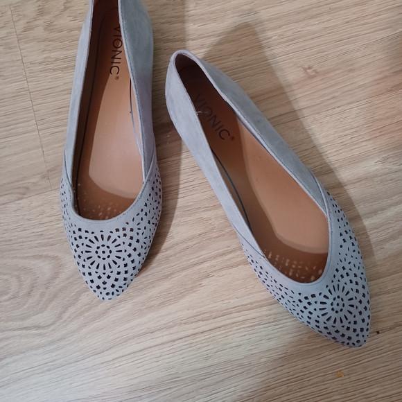 Vionic | Shoes | Vionic Gray Suede Carmela Flats With Pointed Toe And ...